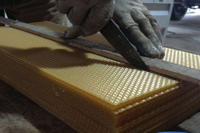 Manejo adecuado de la cera estampada en apicultura: consejos y ...